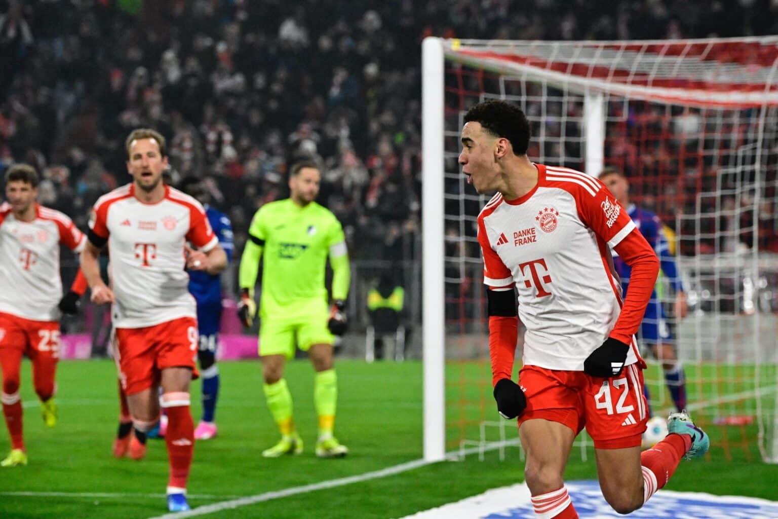 Fußball heute Liveticker 5:1 - Wann ist das Spitzenspiel FC Bayern ...