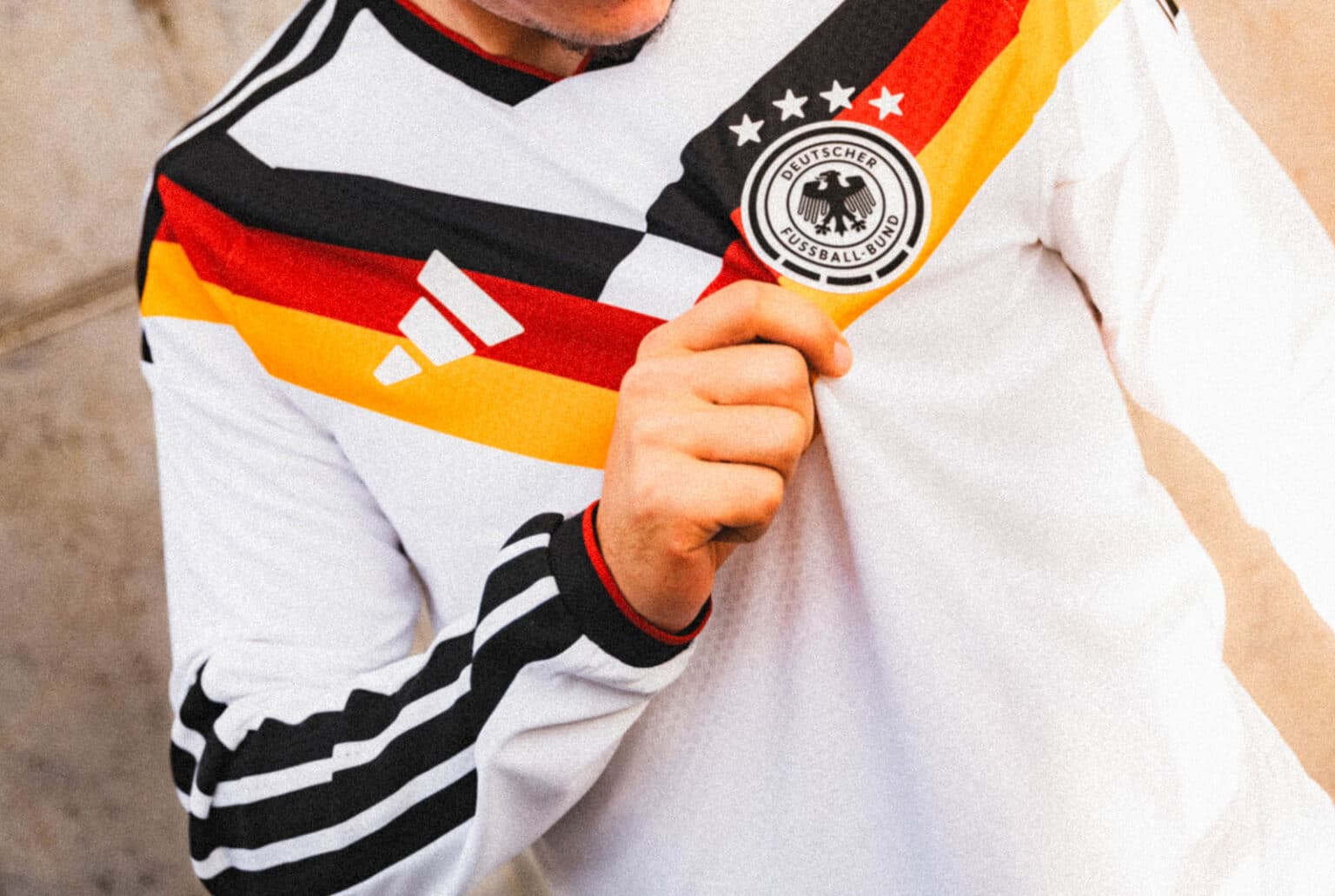 Neues DFB Langarm Trikot 2026 - Welche neuen Trikots gibt es?