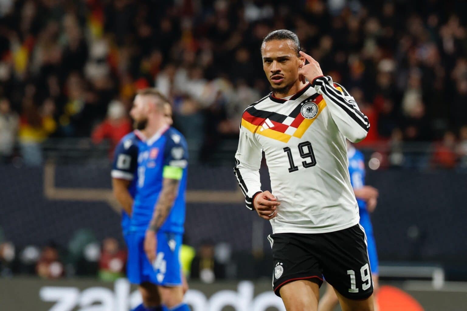 Neues DFB Deutschland Trikot 2026 mit Beflockung & eigenem Namen - So ...
