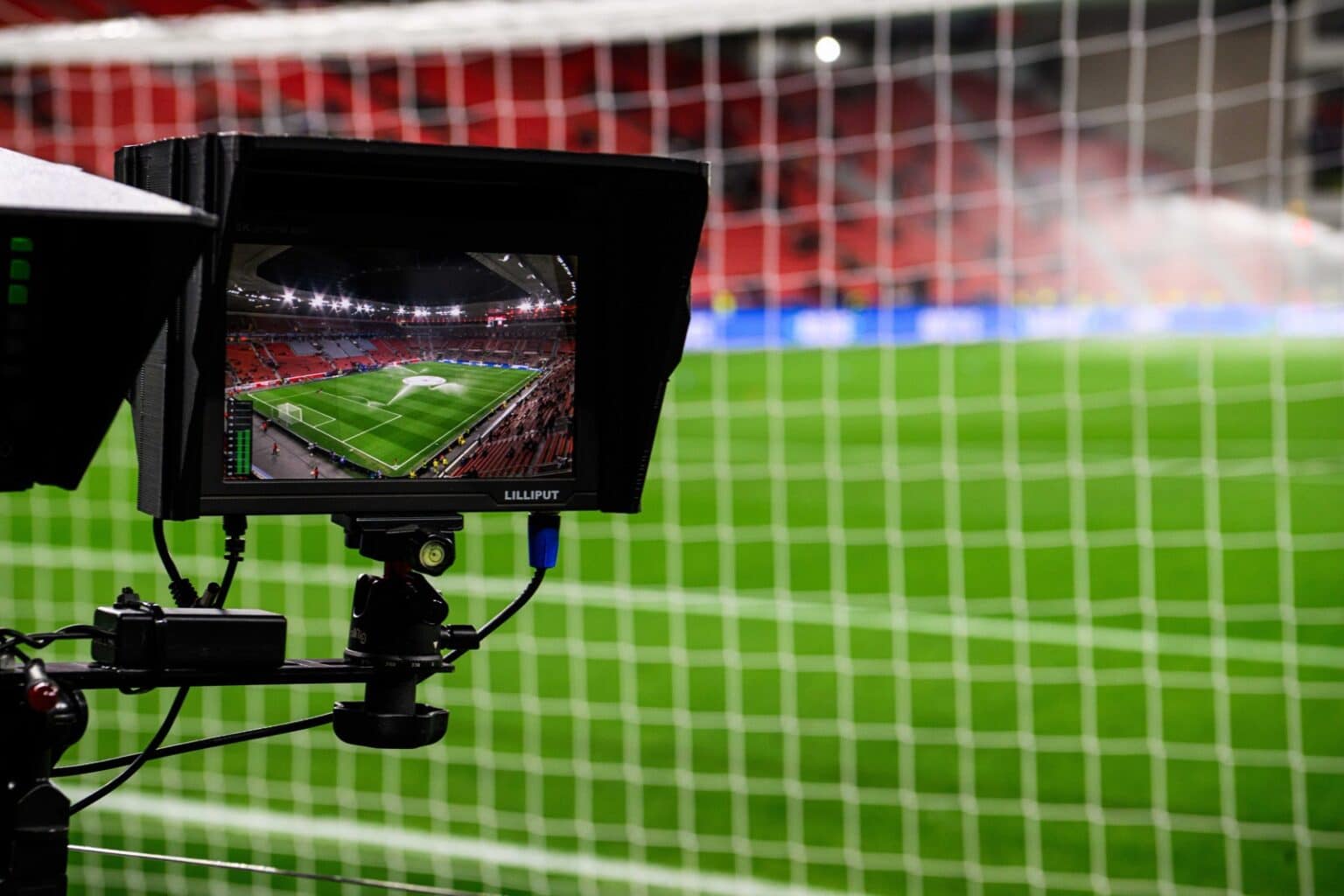 Fußball Bundesliga live: RTL nimmt kurzfristig zwei Bundesliga-Spiele ...