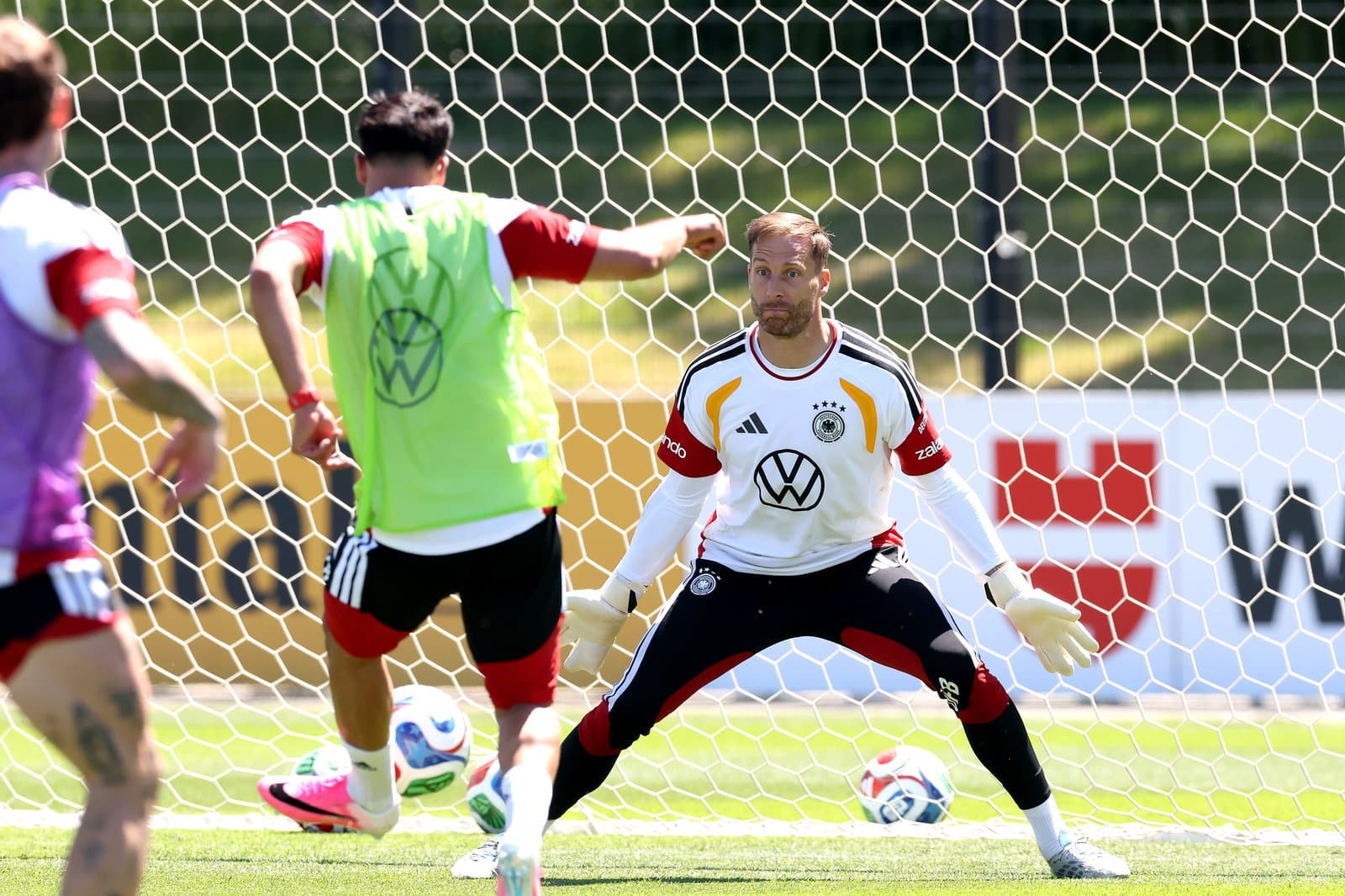 Herzlichen Glückwunsch, Oliver Baumann! DFB-Keeper wird 36, der WM ...