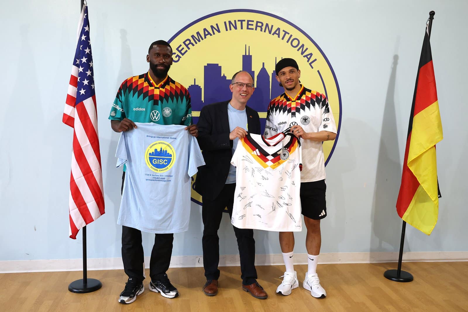 Deutsche Nationalmannschaft: Rüdiger & Sané begeistern bei Schulbesuch ...
