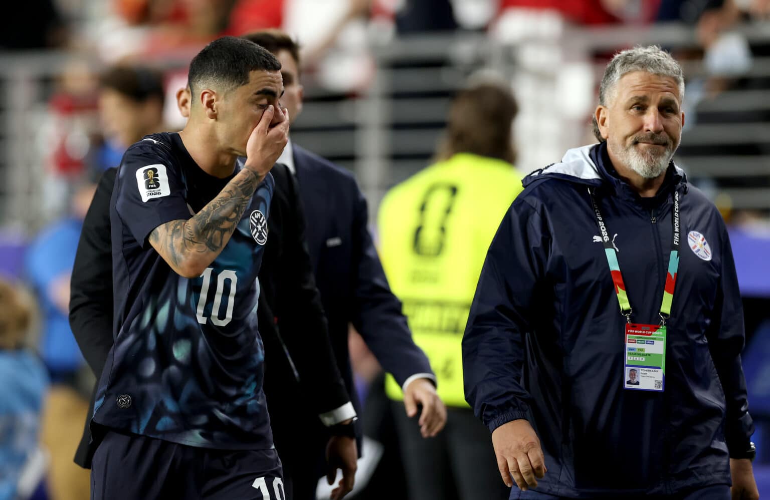 Almirón bricht Schweigen: Erster WM-Platzverweis wegen der neuen "Mund ...